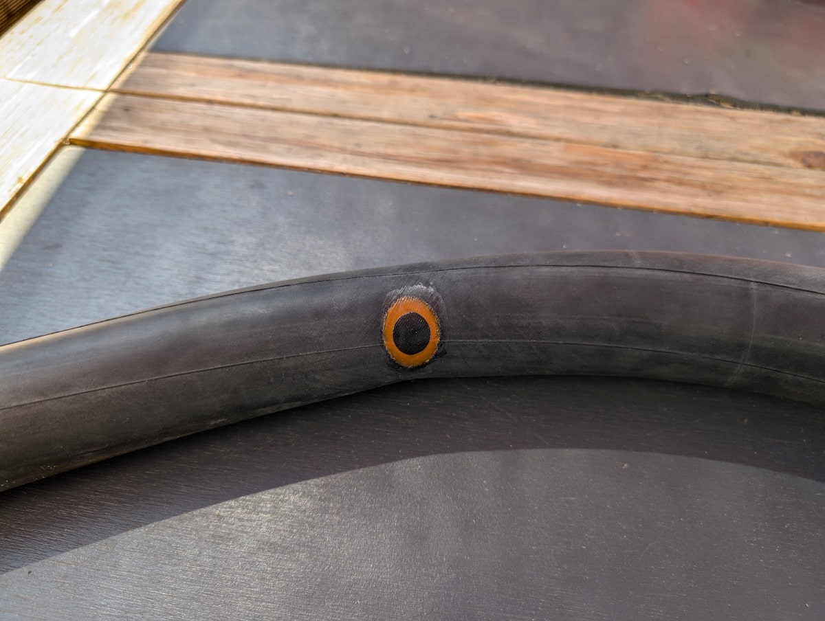 Crevaison à vélo : tuto pour poser une rustine - Roulez Jeunesse